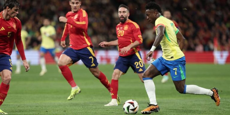 Foot-Match amical: Score de parité : 3-3 entre la Seleçao et la Roja en ...