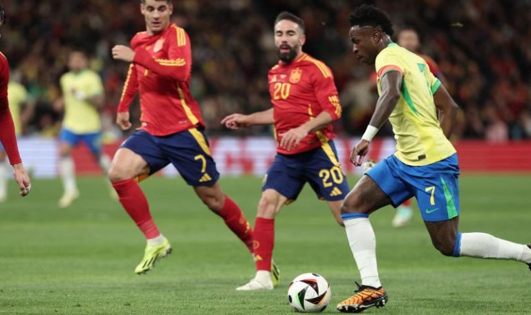 Foot-Match amical: Score de parité : 3-3 entre la Seleçao et la Roja en ...